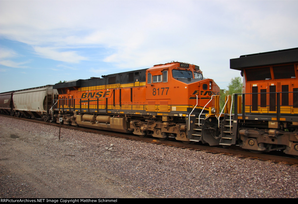 BNSF 8177